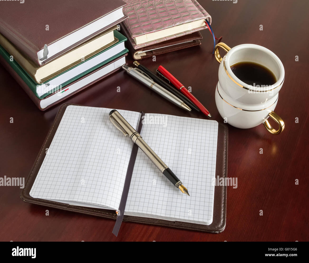 Pens in a cup hi-res stock photography and images - Alamy