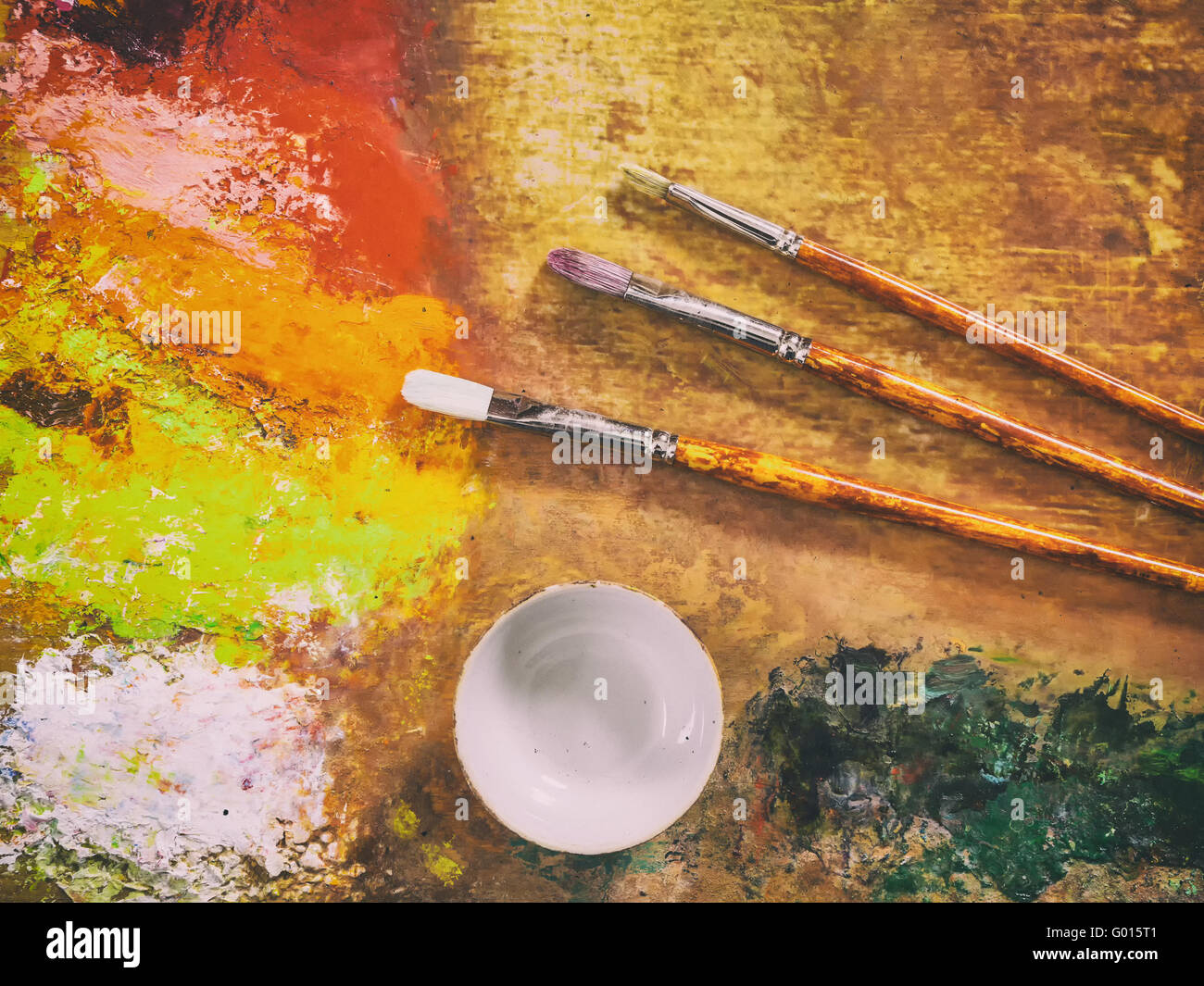 Vintage artists brushes paint hi-res stock photography and images - Alamy