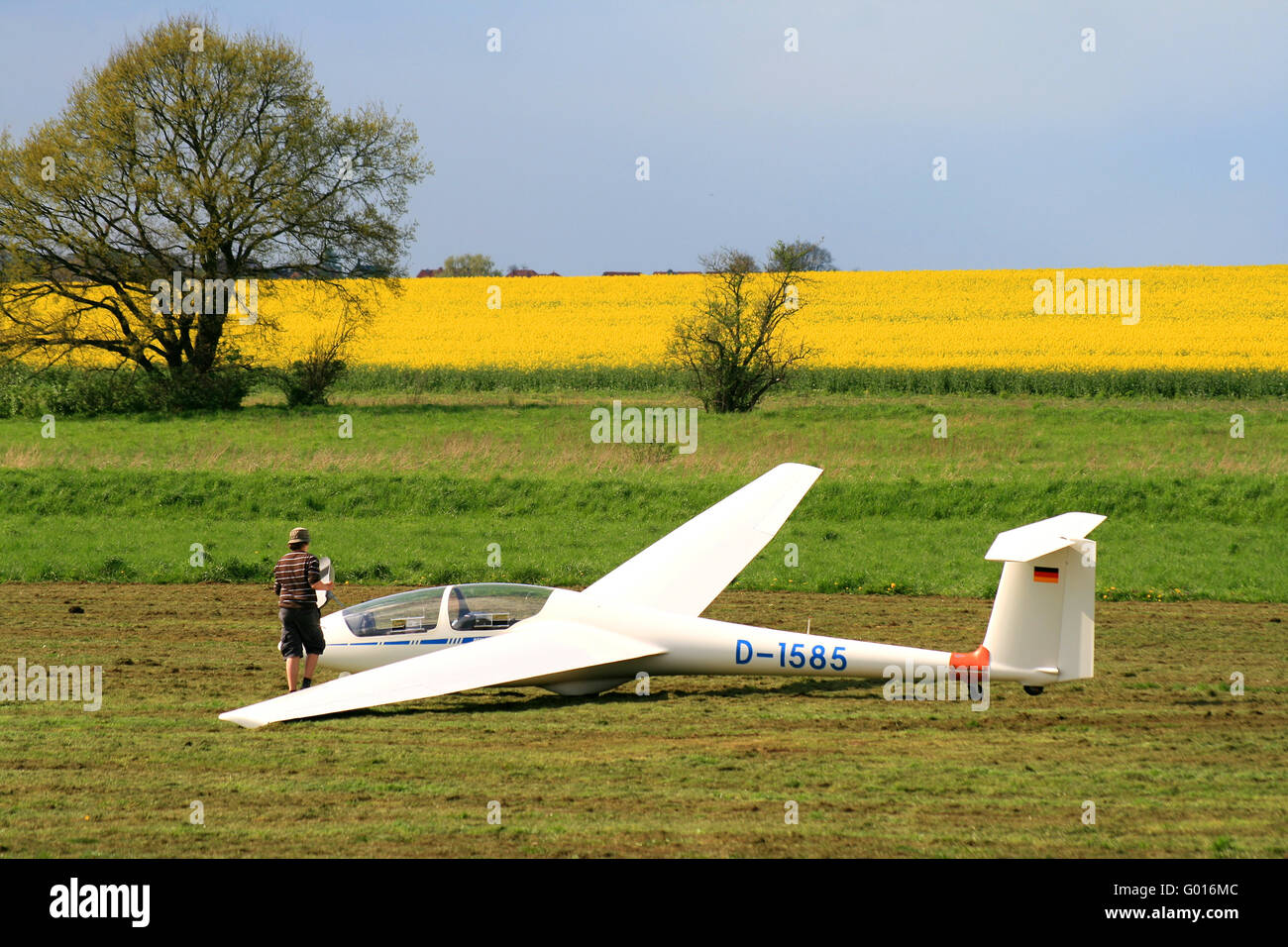Segelflugzeug landung hi-res stock photography and images - Alamy