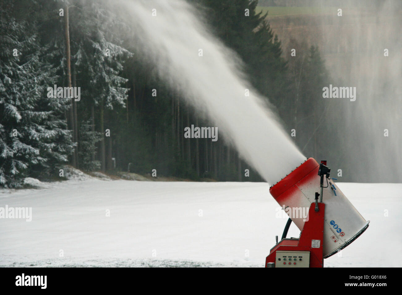 Artificial snow piste hi-res stock photography and images - Alamy