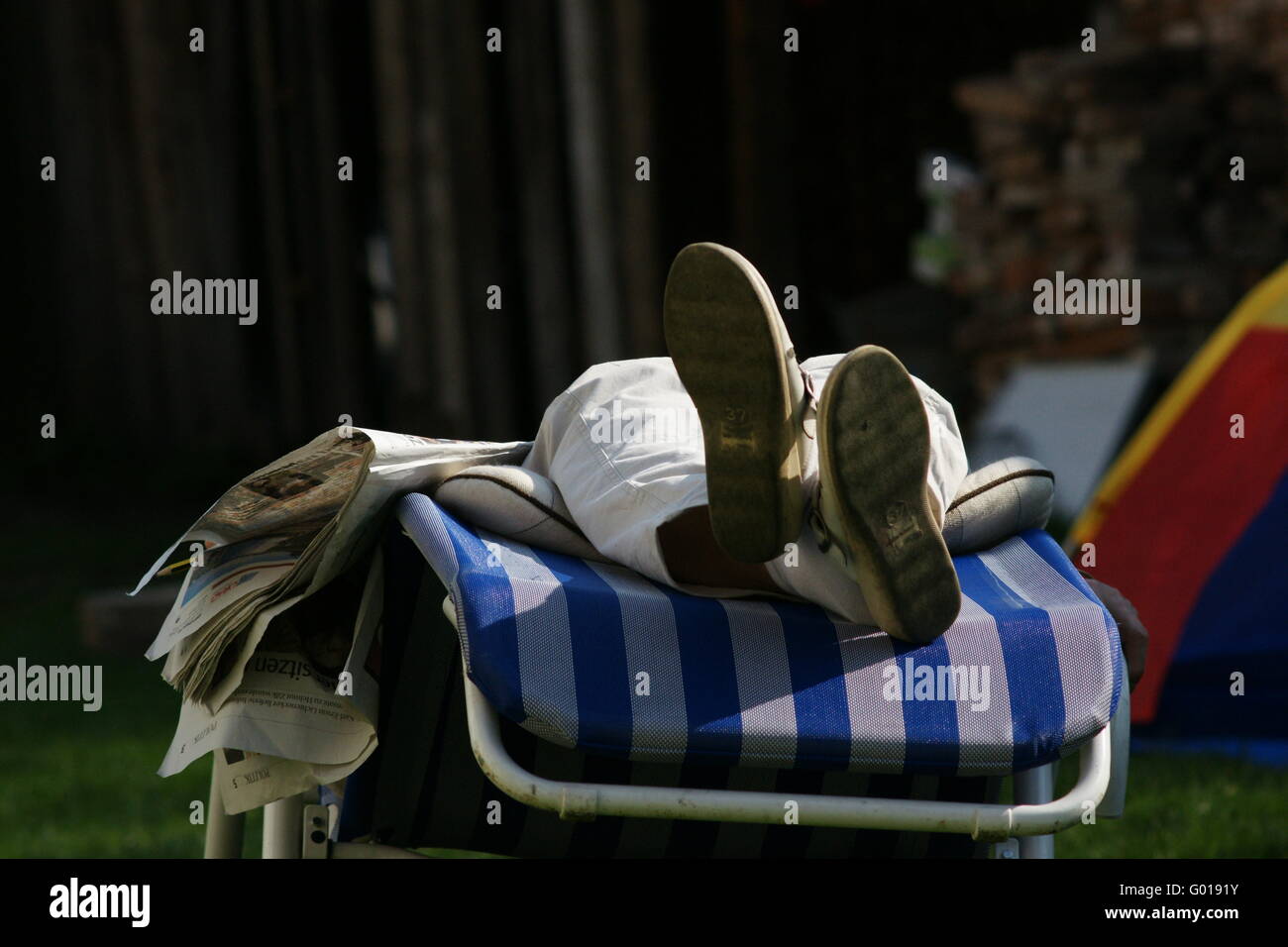 Sleeping at dinner hi-res stock photography and images - Alamy