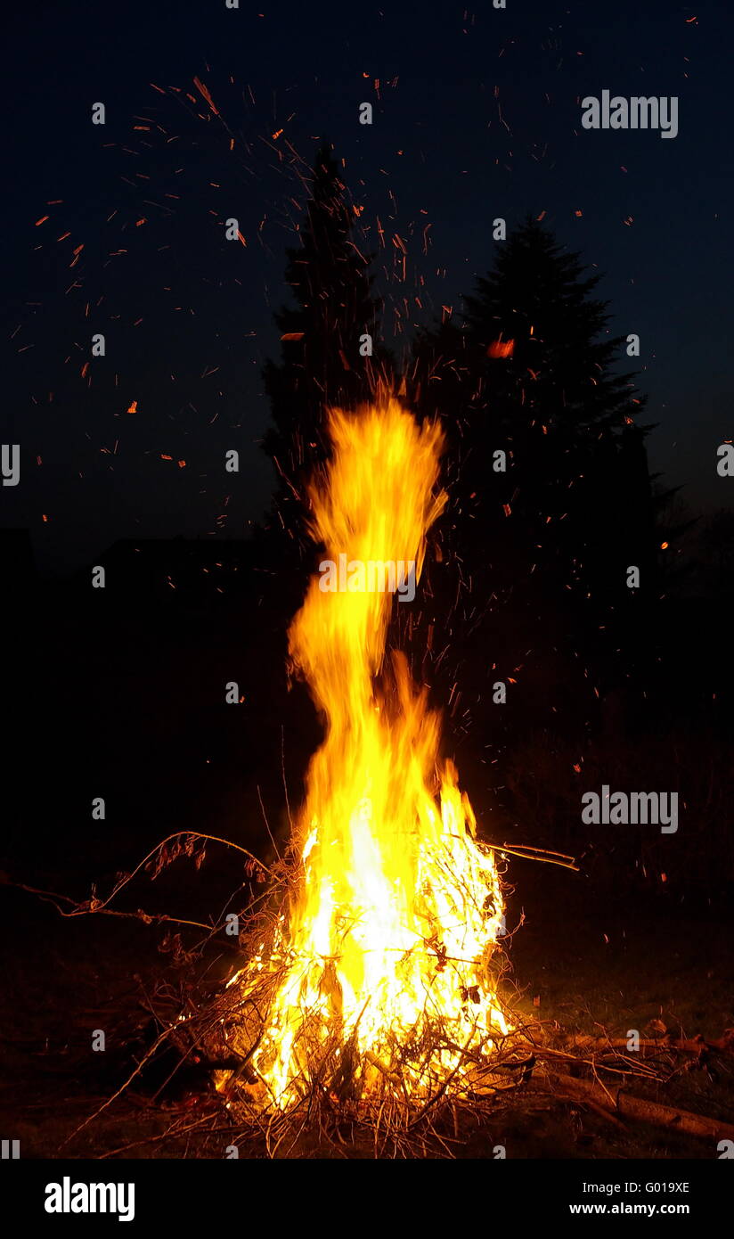 Campfire Scenes High Resolution Stock Photography and Images - Alamy