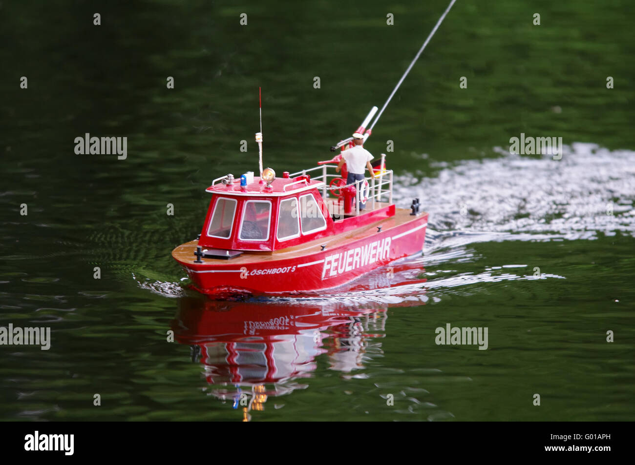 Modellboot hi-res stock photography and images - Alamy