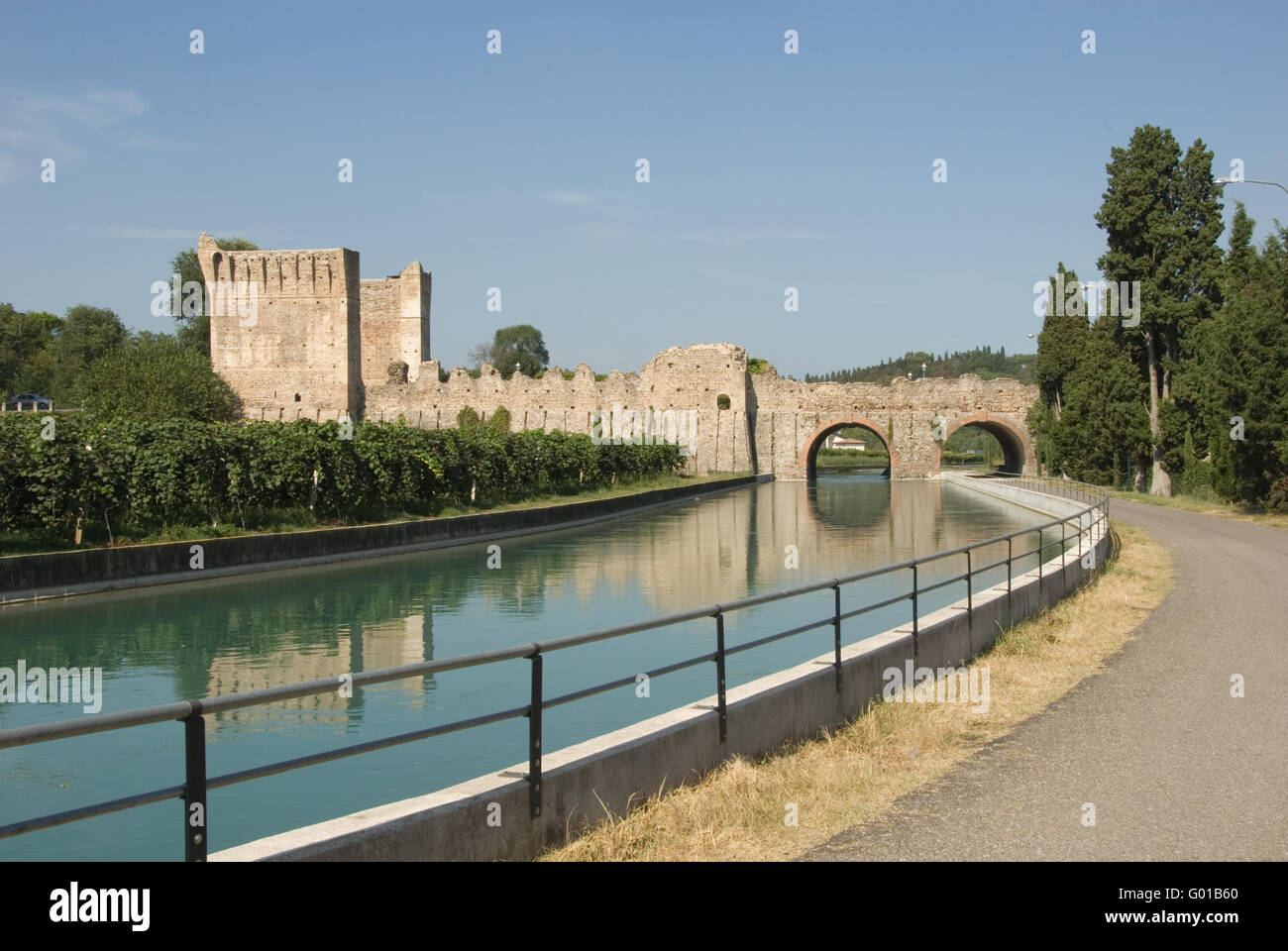 Bridge ponte visconti hi-res stock photography and images - Alamy