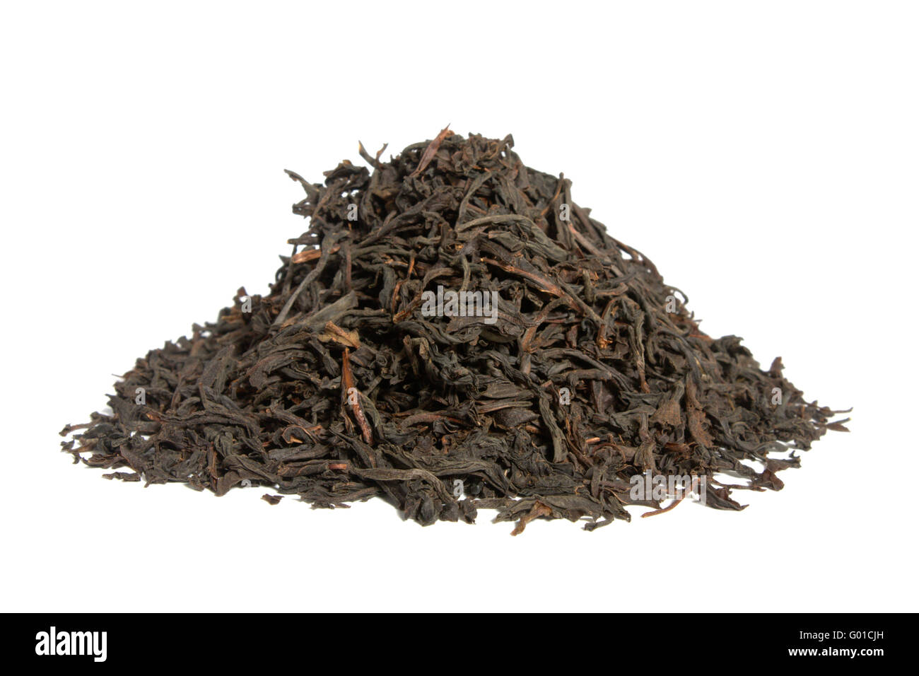 Black tea heap on white background. Close-up Stock Photo - Alamy