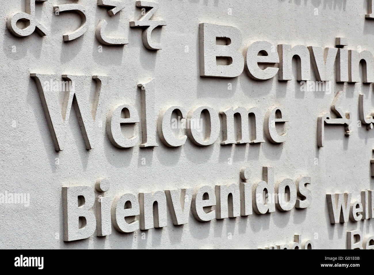 Welcome wall languages hi-res stock photography and images - Alamy