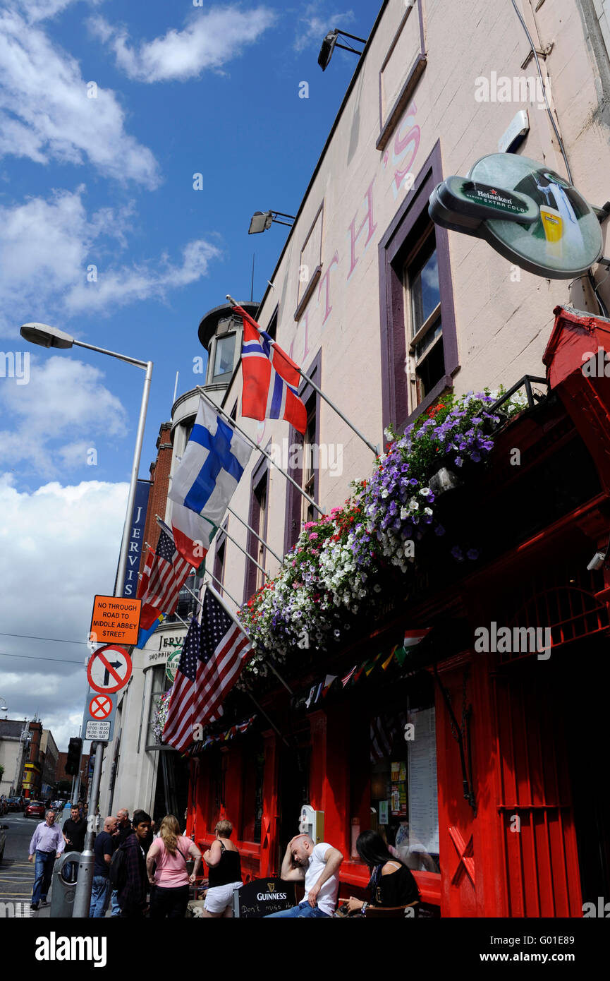 Pub tp smiths in jervis street hi-res stock photography and images - Alamy