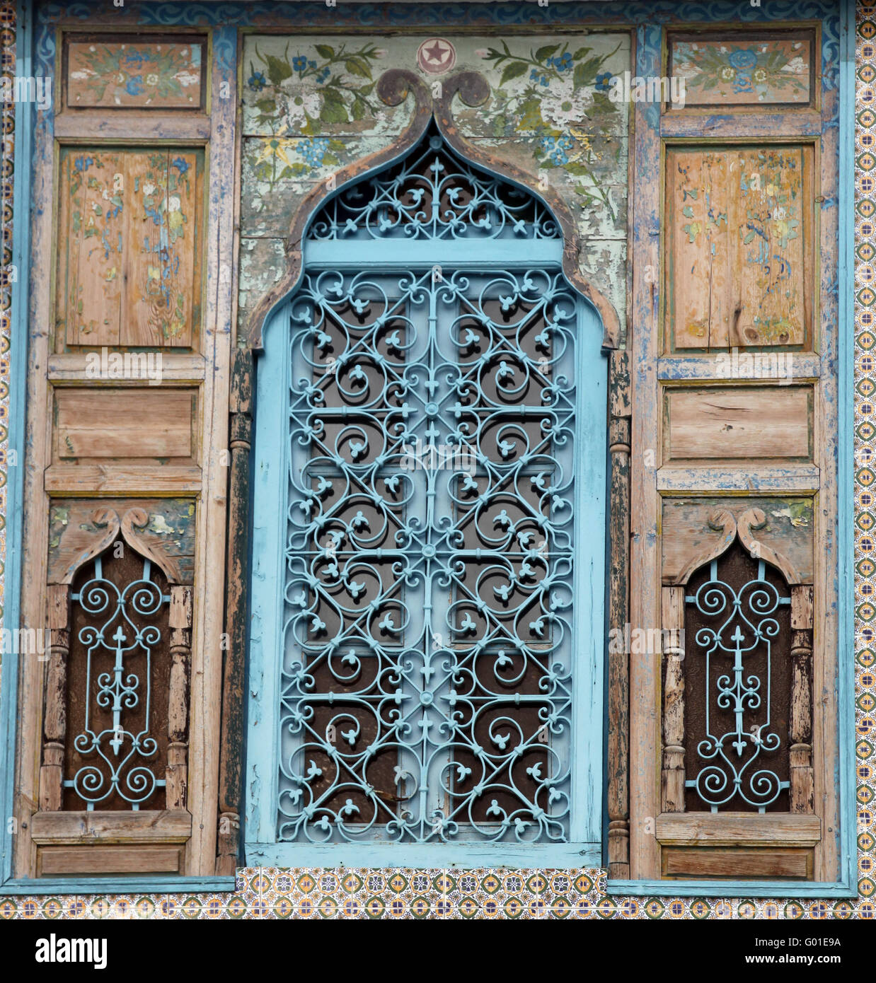 Old Tunisian window with classical Arab ornaments Stock Photo - Alamy