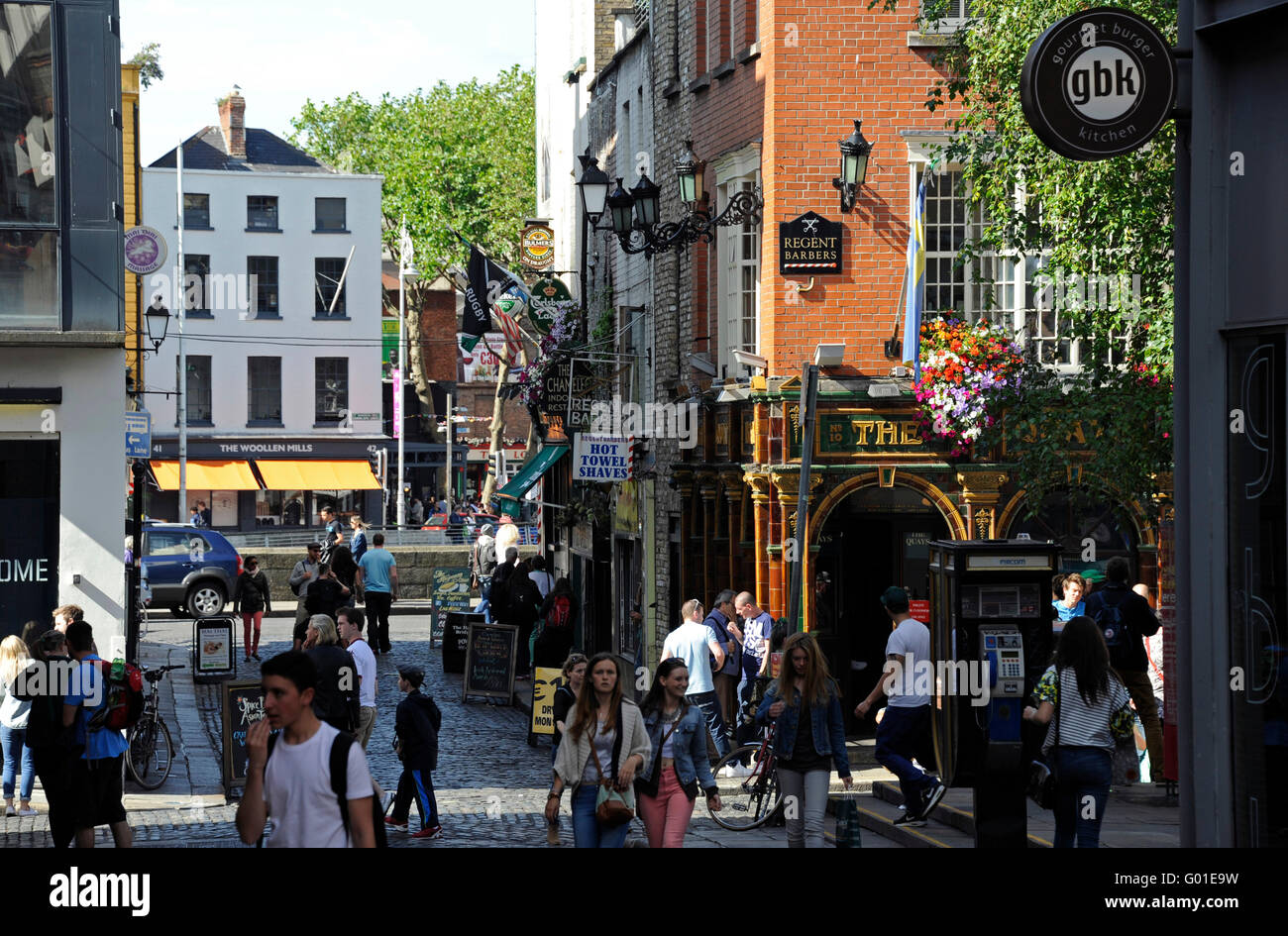 The Quays Bar in Temple Bar, Dublin, Ireland Stock Photo - Alamy