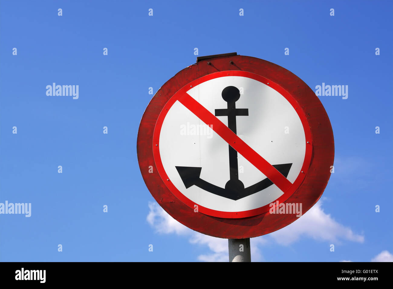 Ship traffic sign hi-res stock photography and images - Alamy