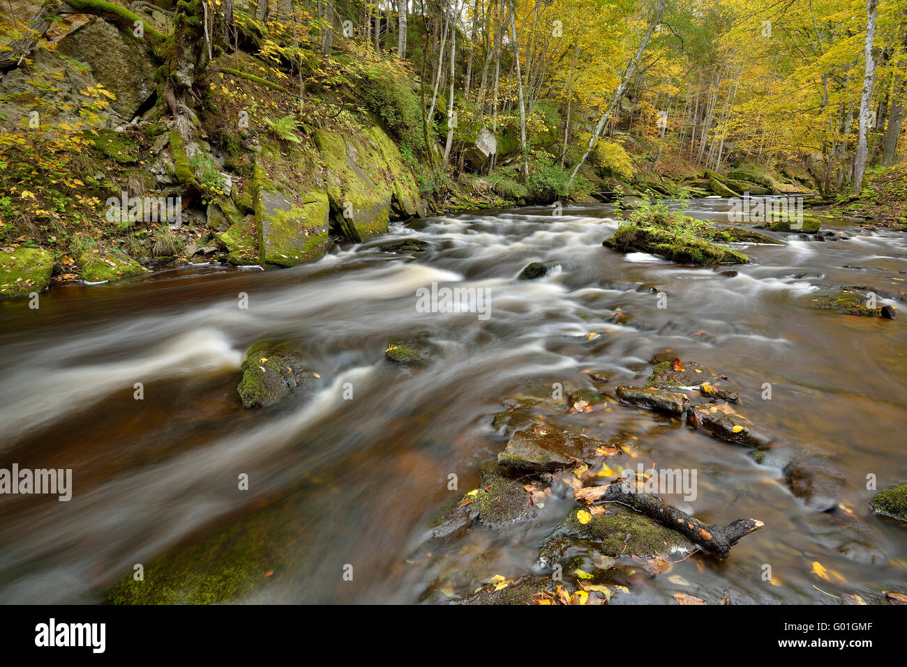 Shallow water rocks in river hi-res stock photography and images - Alamy