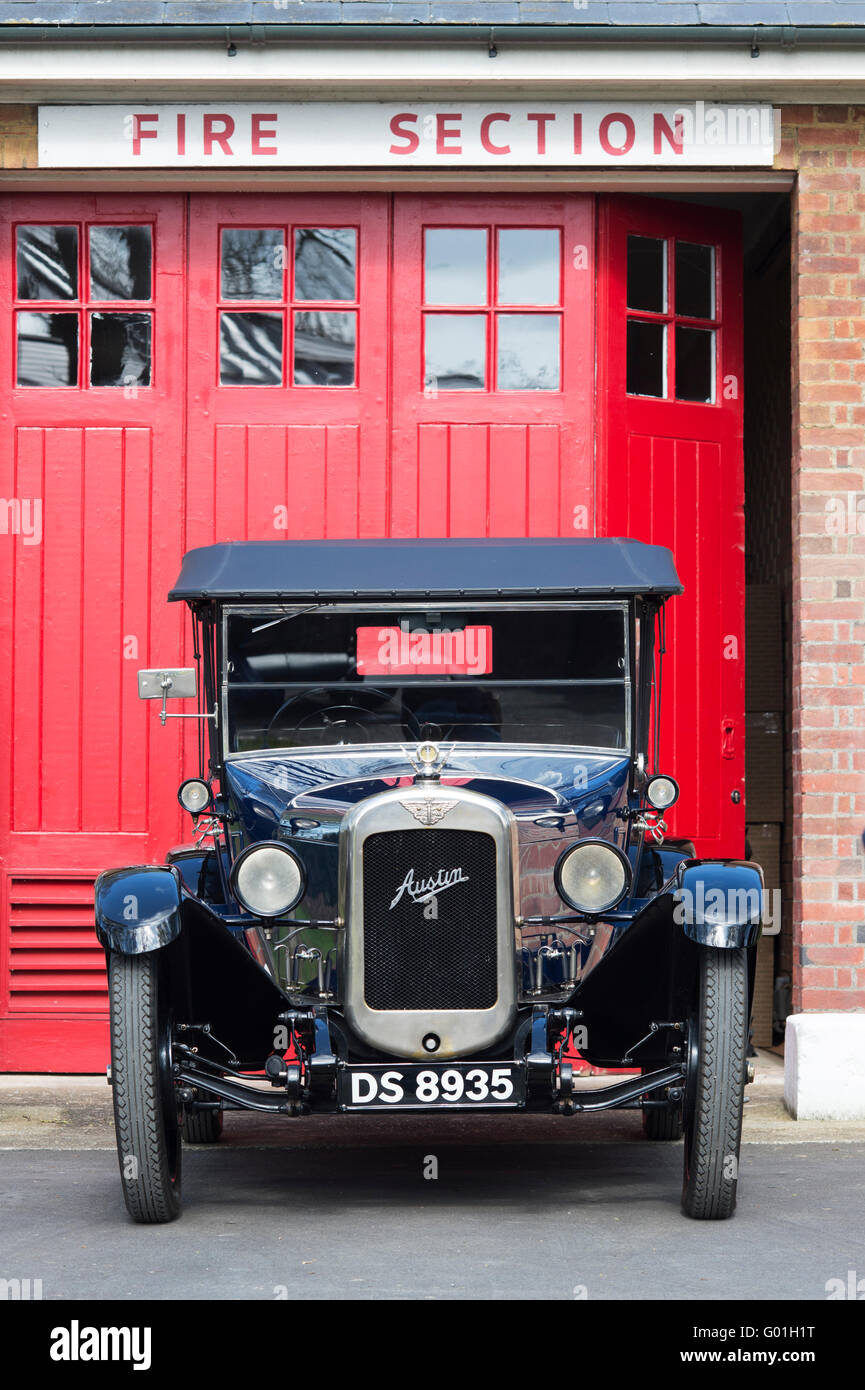 Austin car front grille hi-res stock photography and images - Alamy