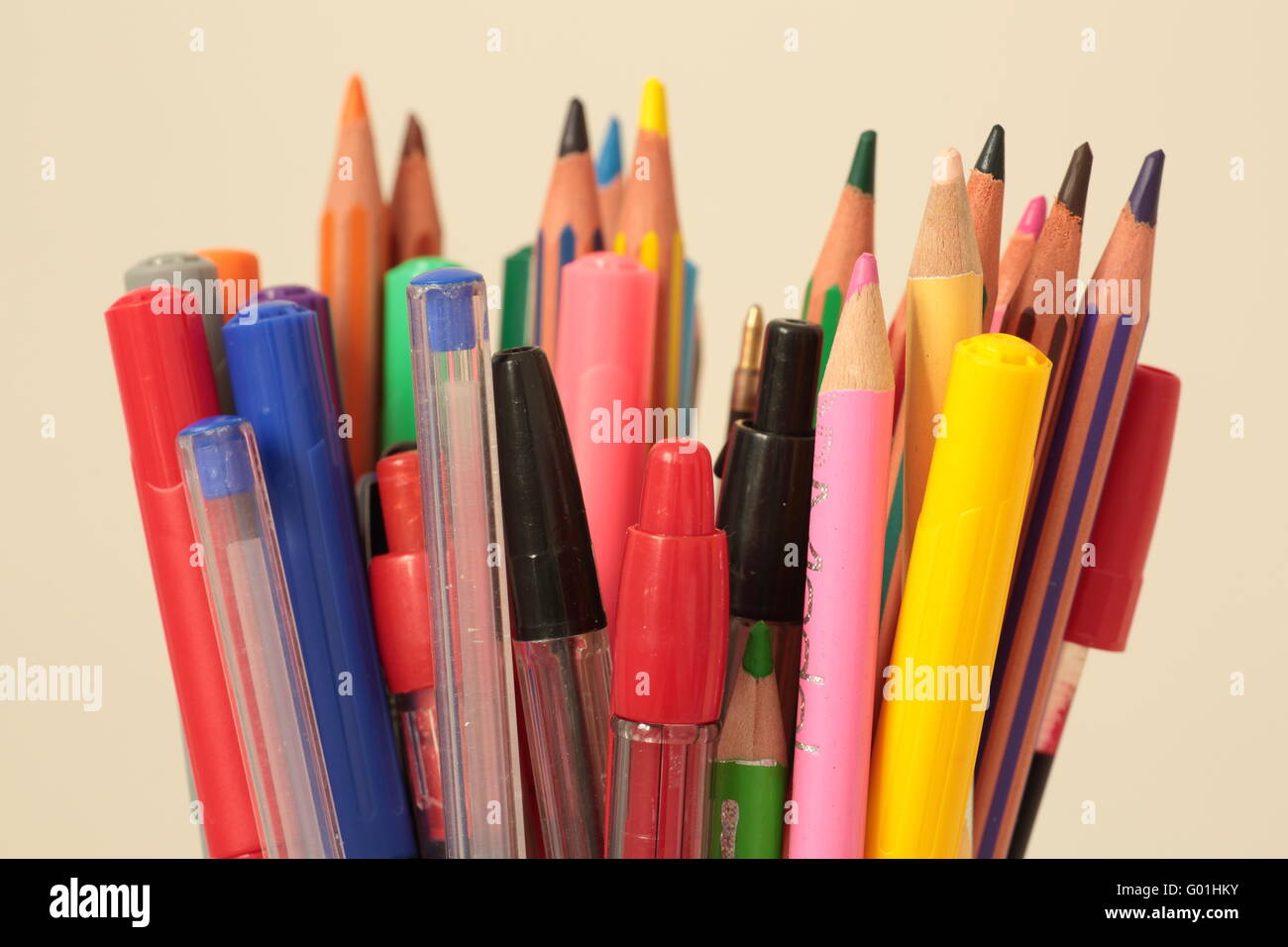 container with pens and pencils of various colors Stock Photo - Alamy