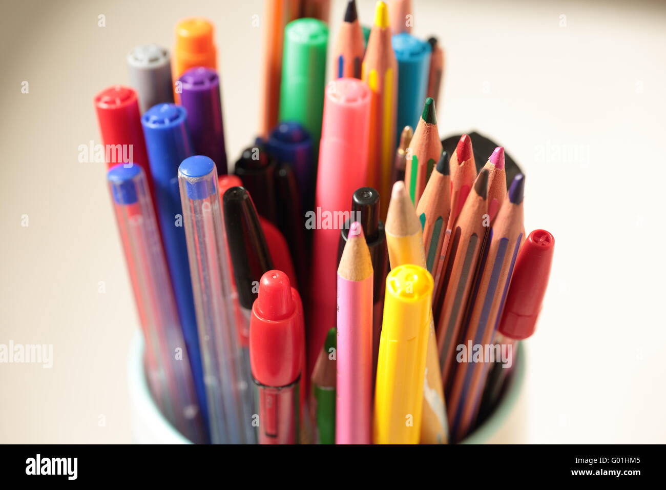 container with pens and pencils of various colors Stock Photo - Alamy