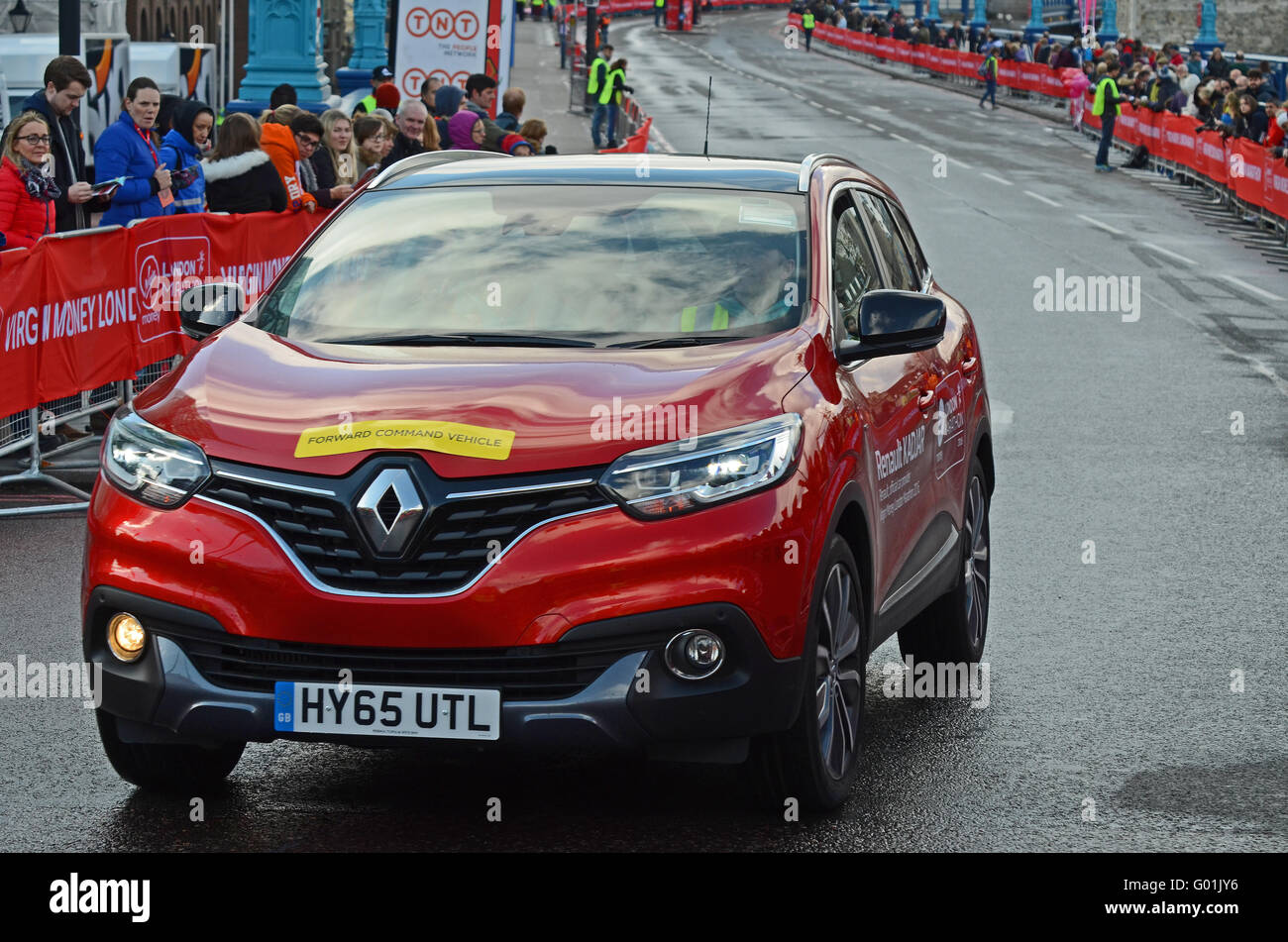 London Marathon 2016. Official forward command vehicle checks the ...