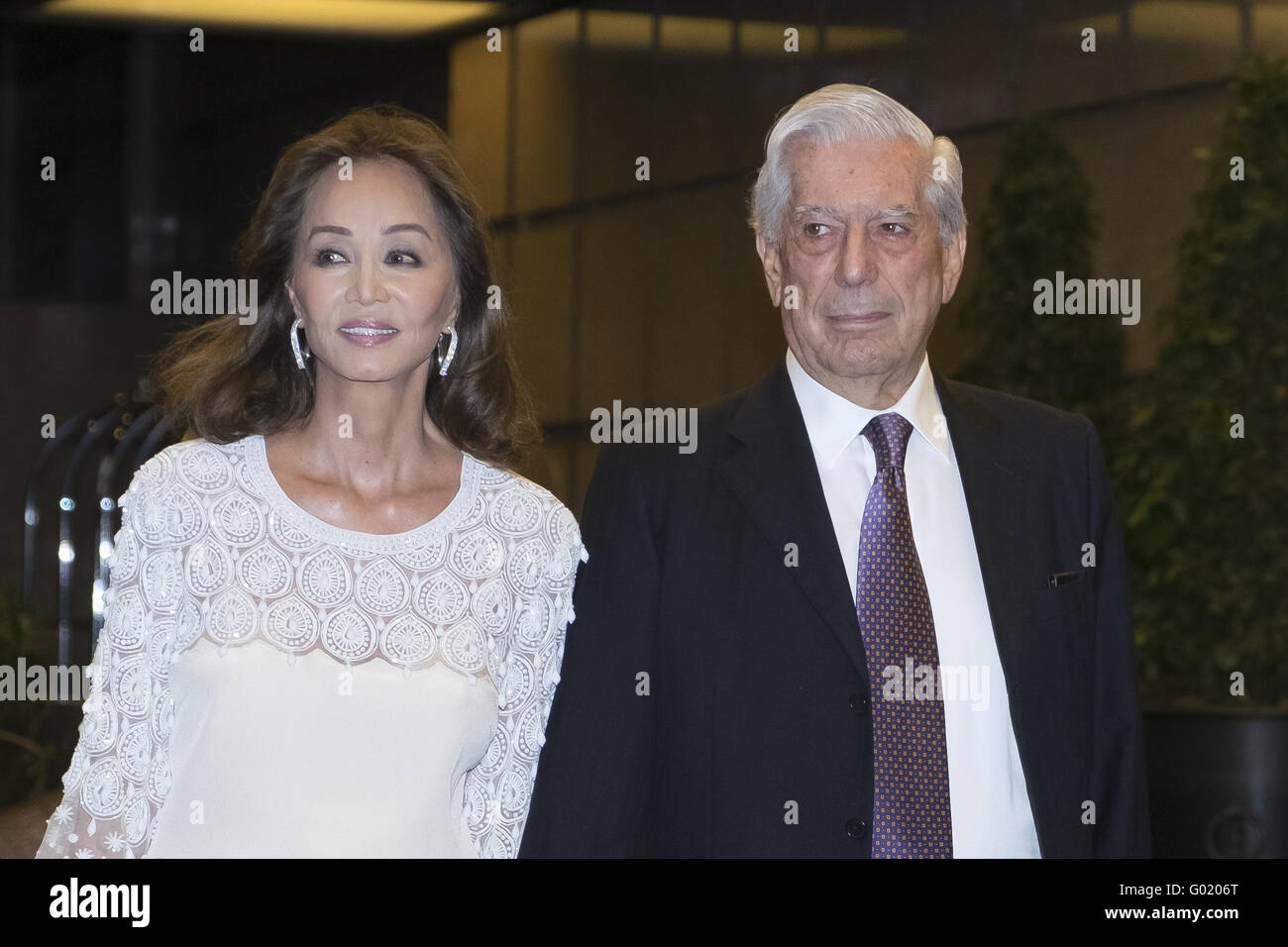 Peruvian writer Mario Vargas Llosa and partner Isabel Preysler arrive ...