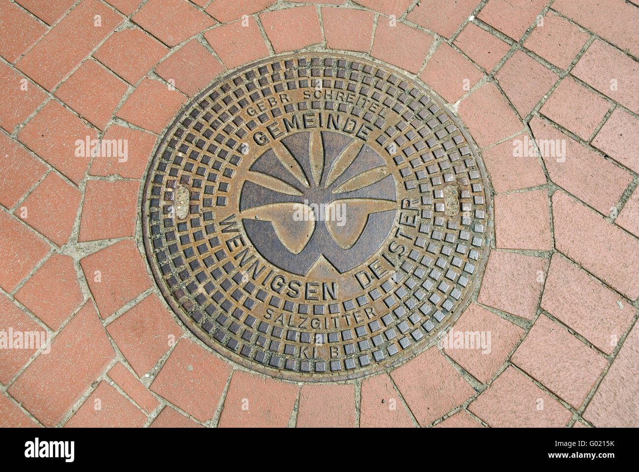 Gully manhole hi-res stock photography and images - Alamy
