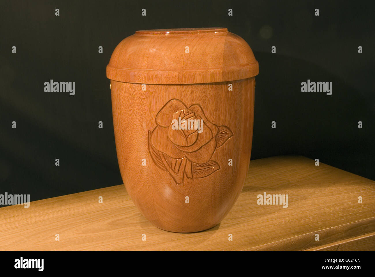 Urn hi-res stock photography and images - Alamy