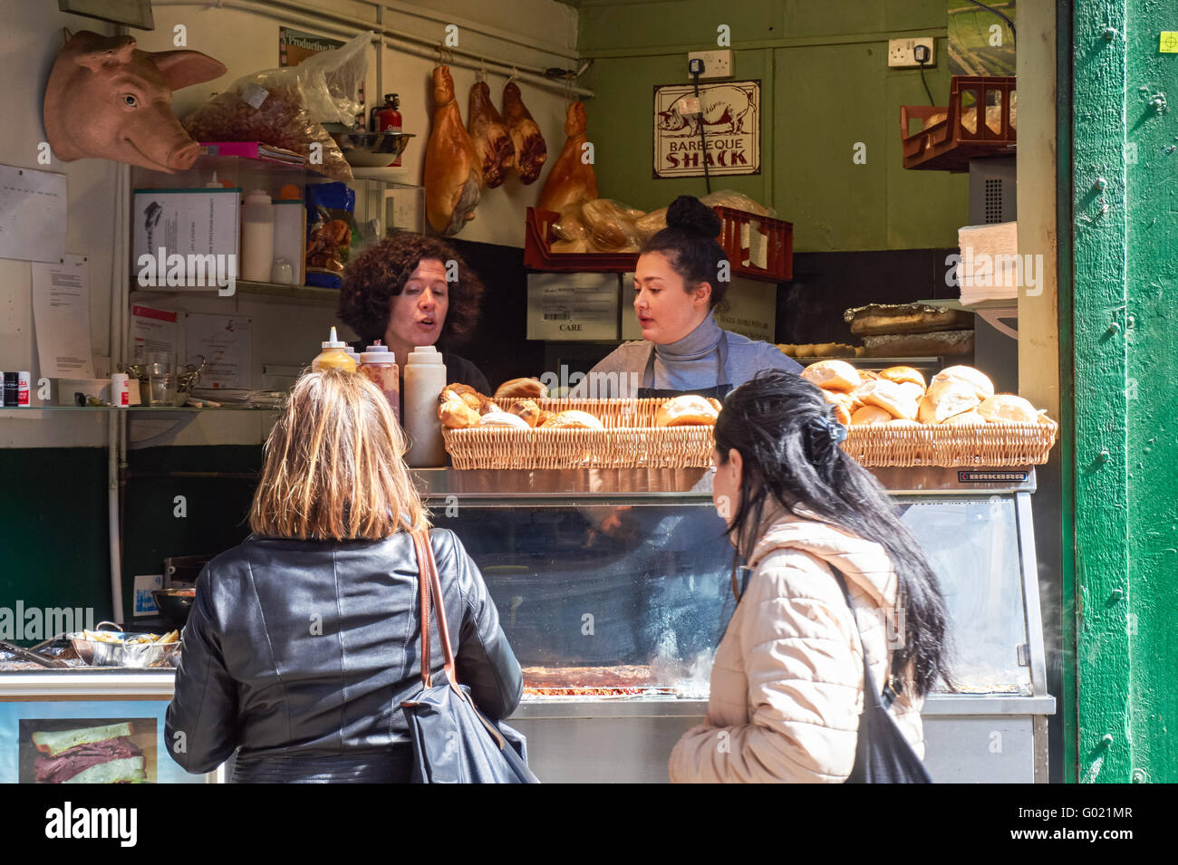 Market london england uk food stall hi-res stock photography and images ...
