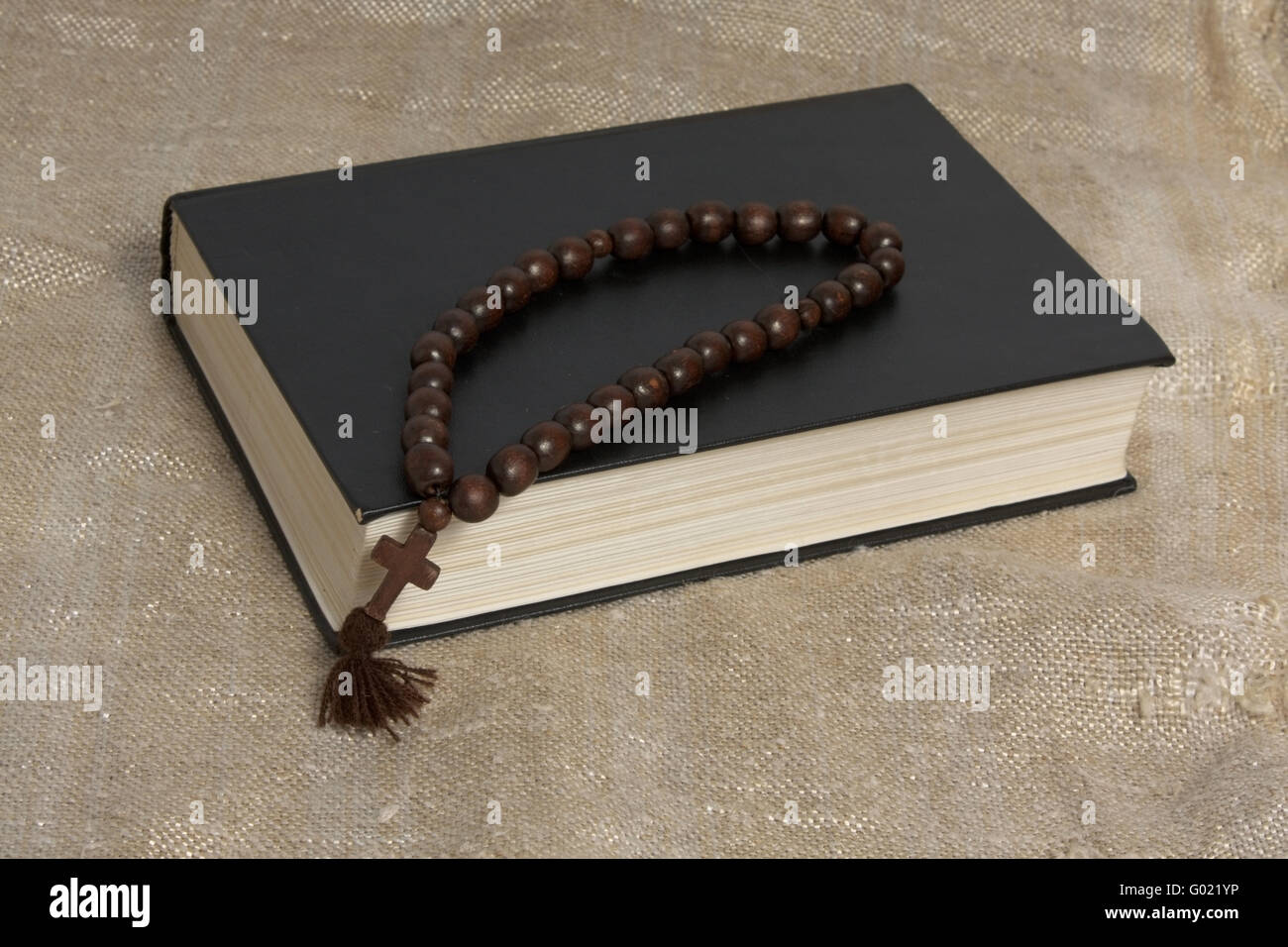 black bible and wooden cross on rustic canvas Stock Photo - Alamy