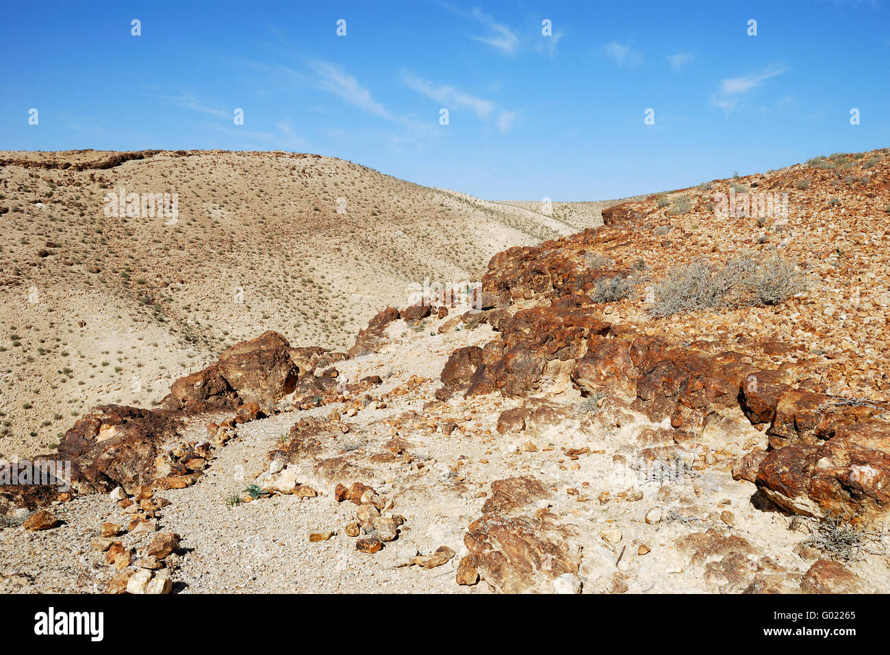 Blue sky and desert hi-res stock photography and images - Alamy