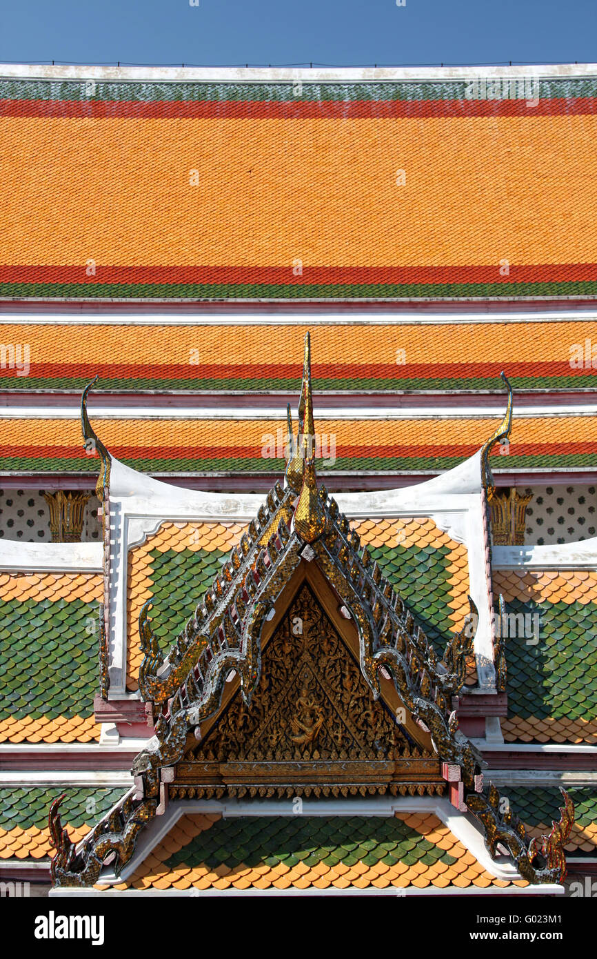 Tiled roof of a Buddhist monastery in Bangkok Stock Photo - Alamy