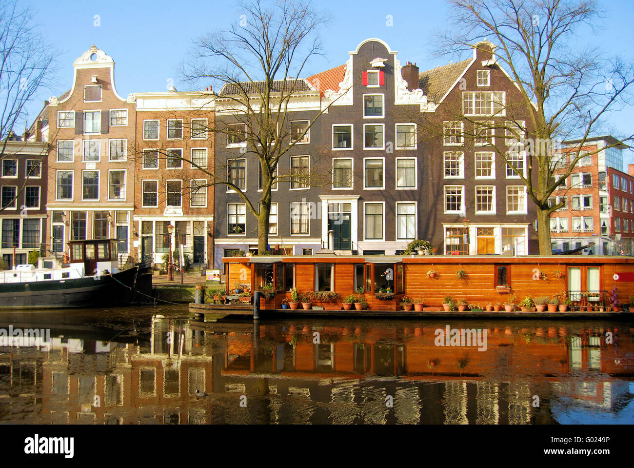 Street on a canal with beautiful houses in Amsterdam Stock Photo - Alamy
