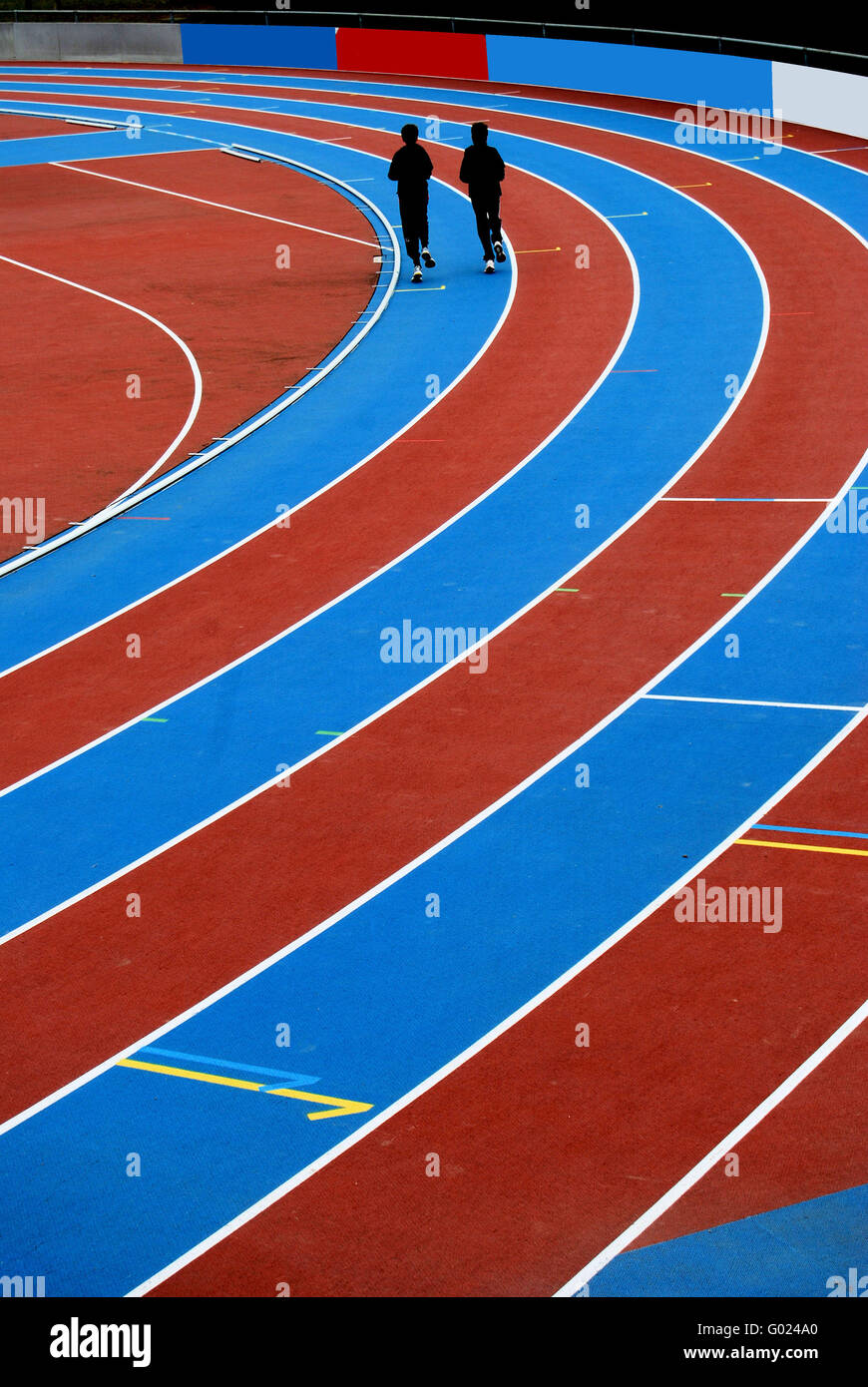 Runners track red hi-res stock photography and images - Alamy