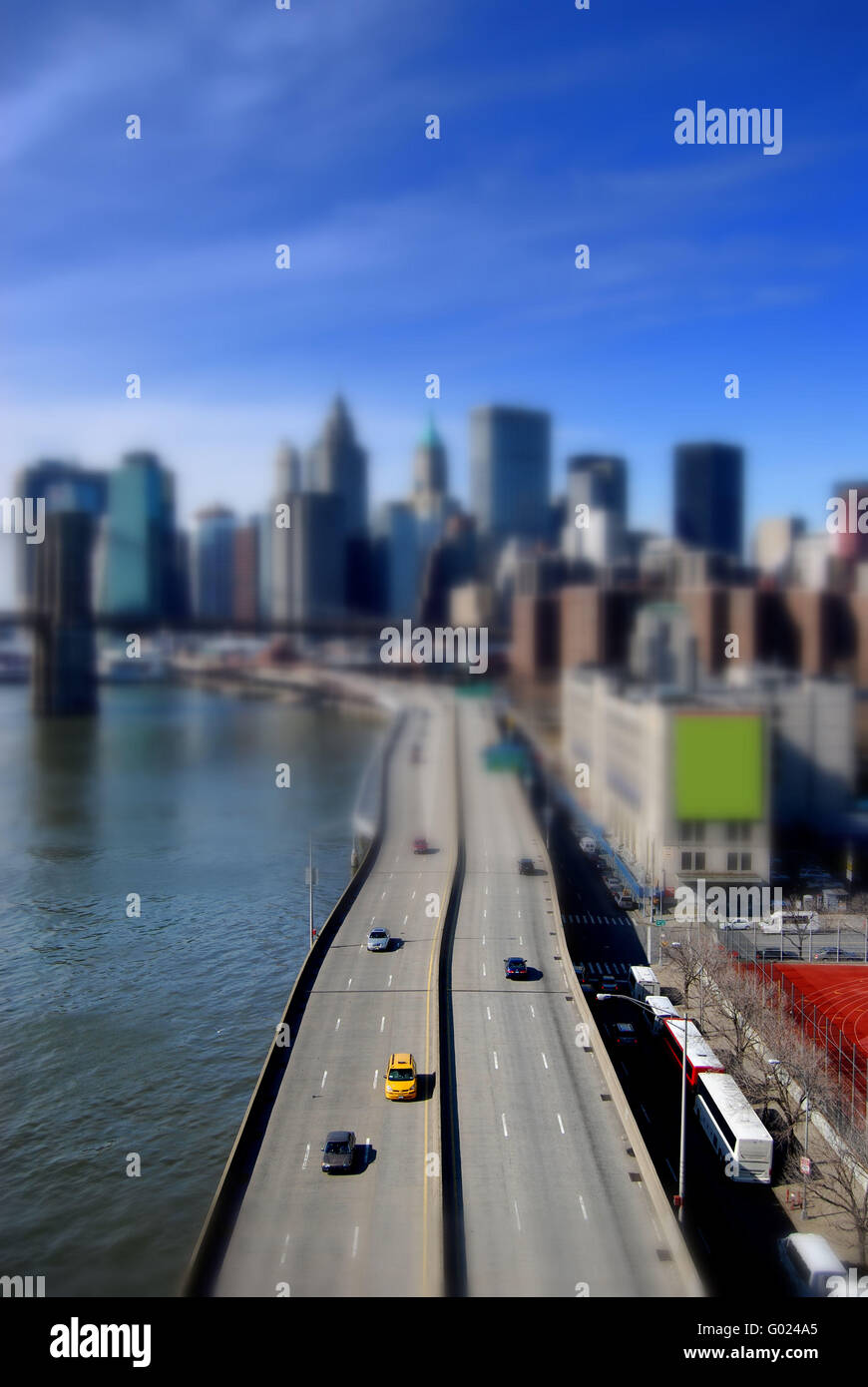 Cars on a highway leading to Manhattan Stock Photo - Alamy