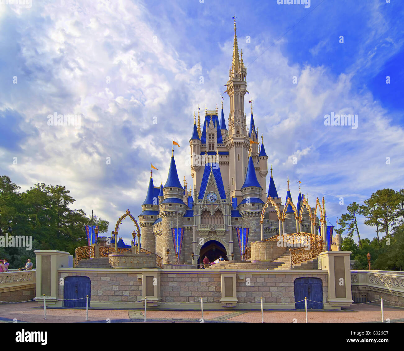 Disney castle florida hi-res stock photography and images - Alamy