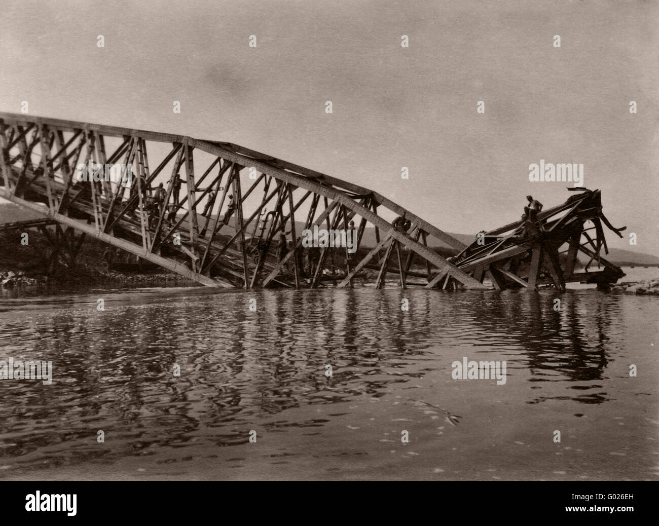 Collapsed bridge hi-res stock photography and images - Alamy
