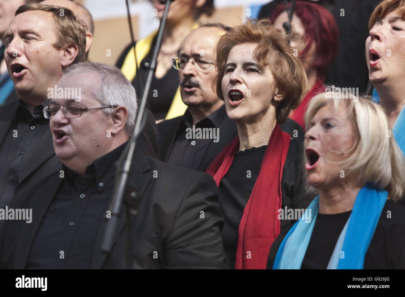 Frauen chor hi-res stock photography and images - Alamy