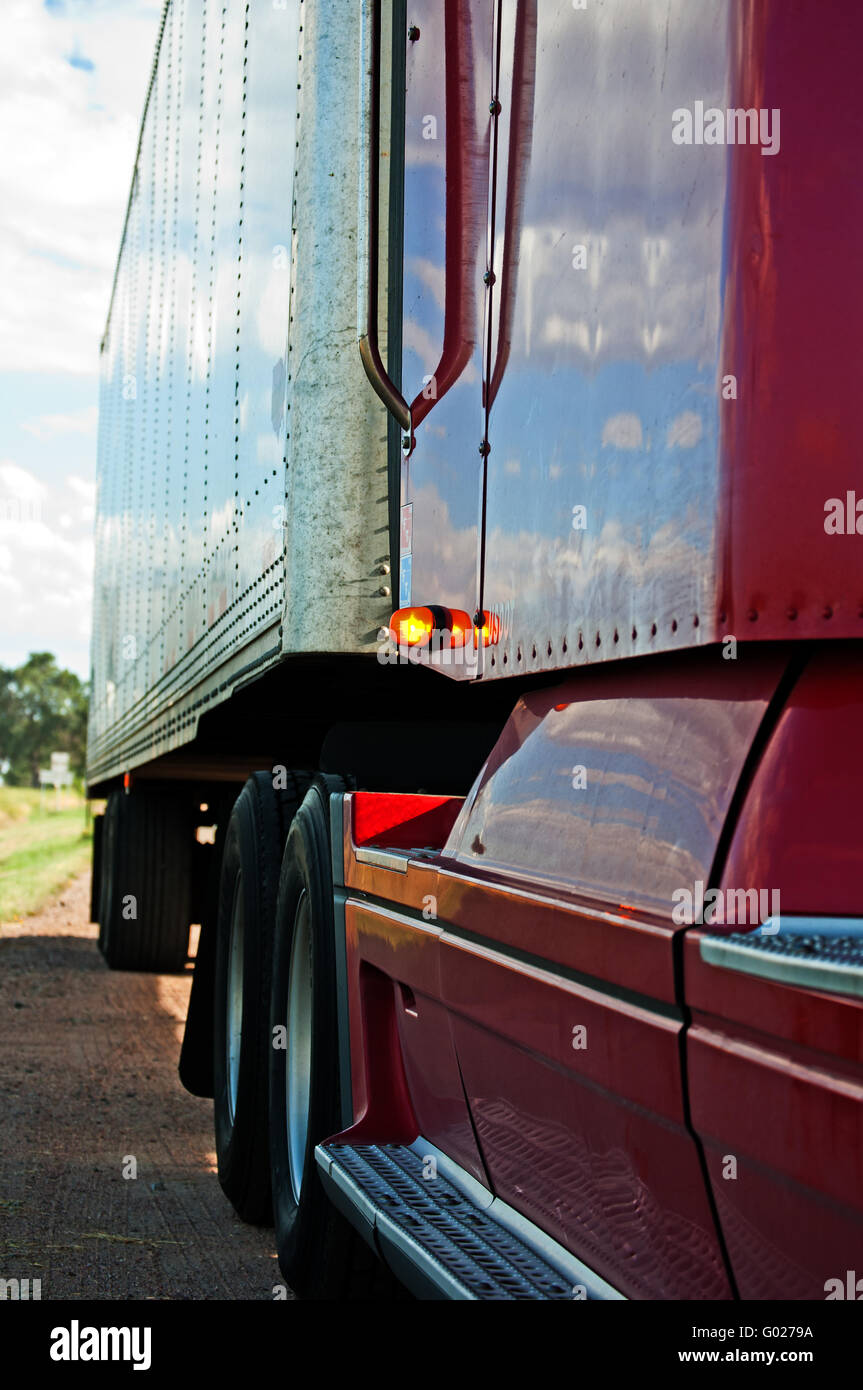 Side of a semi hi-res stock photography and images - Alamy