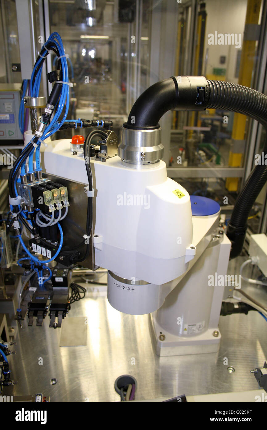 Industrial robots hi-res stock photography and images - Alamy