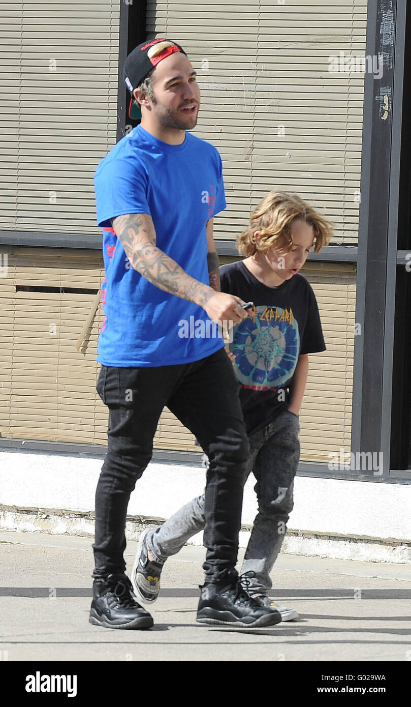 Pete Wentz and son Bronx have lunch with a friend at Joans On Third in ...
