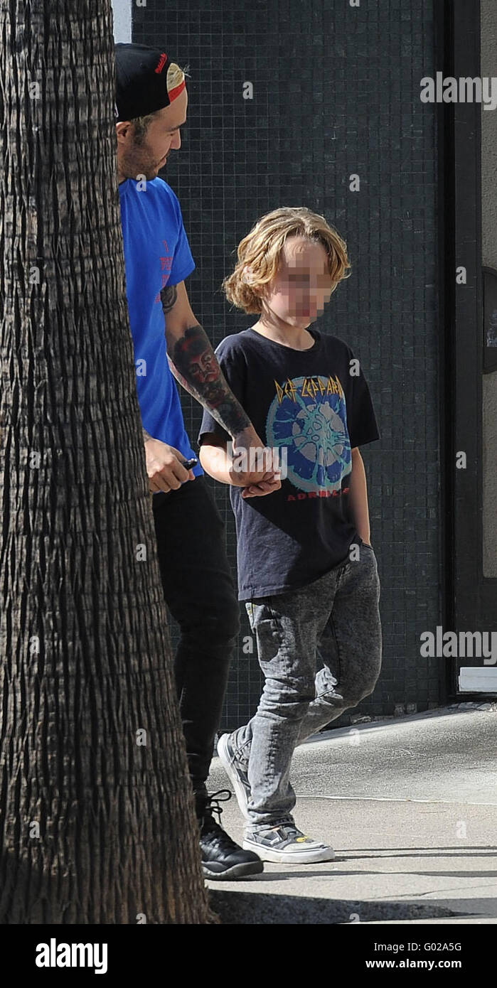 Pete Wentz and son Bronx have lunch with a friend at Joans On Third in ...