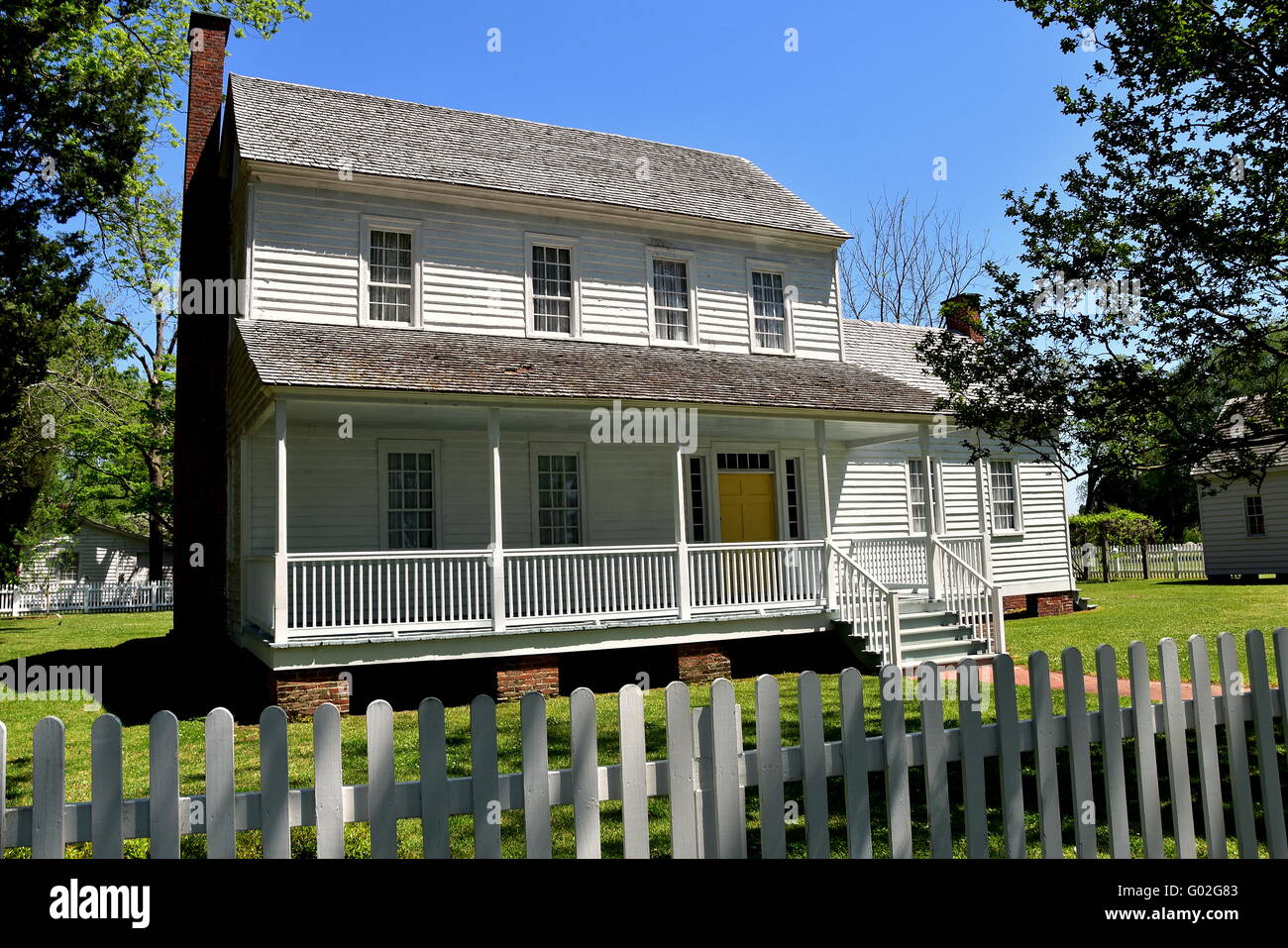 Bath, North Carolina: Circa 1820 wooden frame Bonner House with portico ...