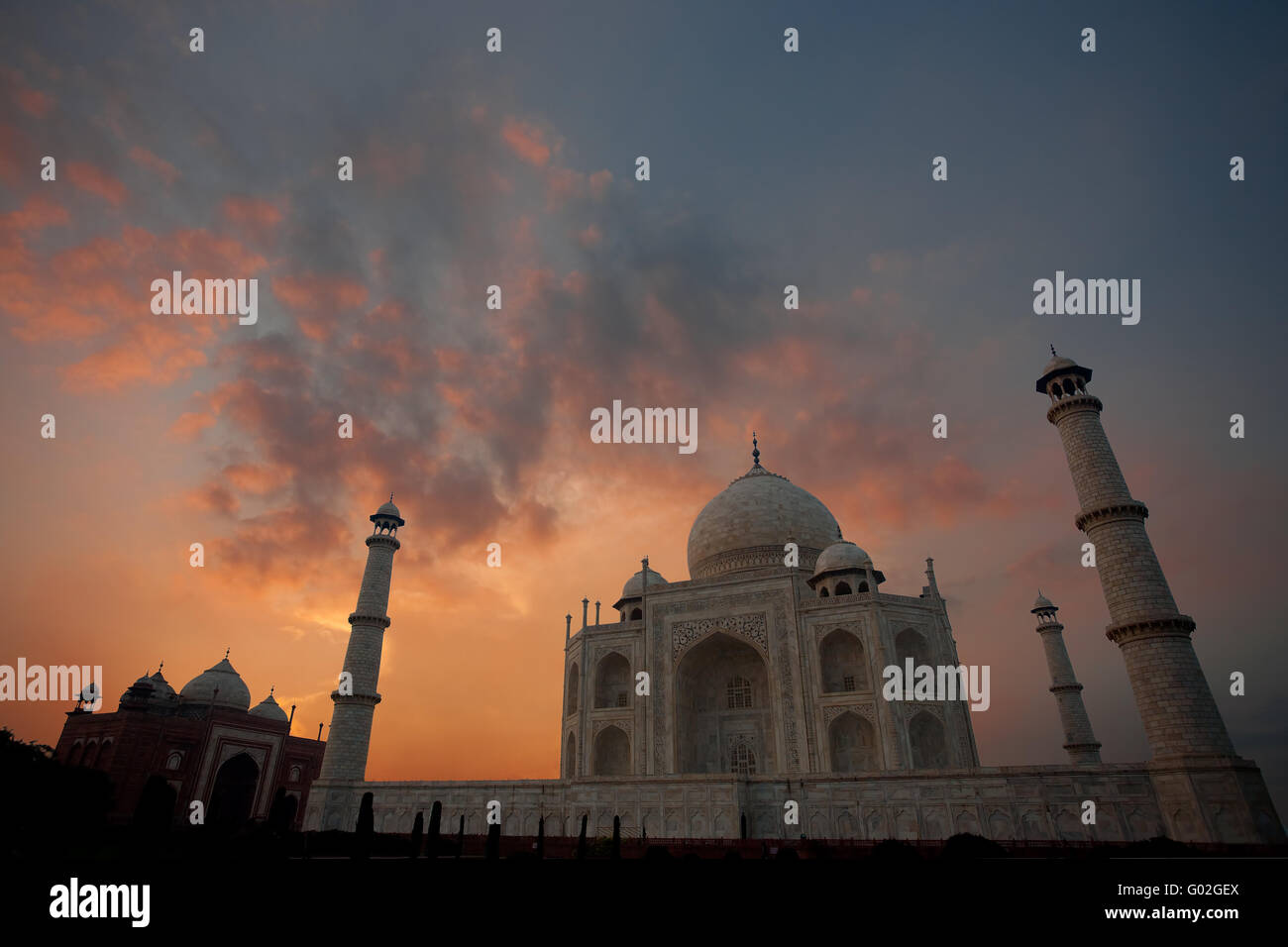 Behind taj mahal hi-res stock photography and images - Alamy
