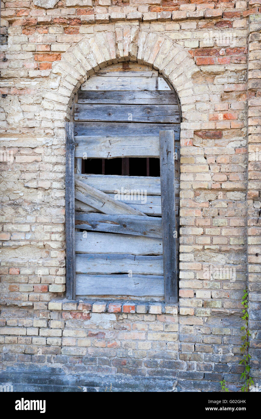 old crumbling building Stock Photo - Alamy