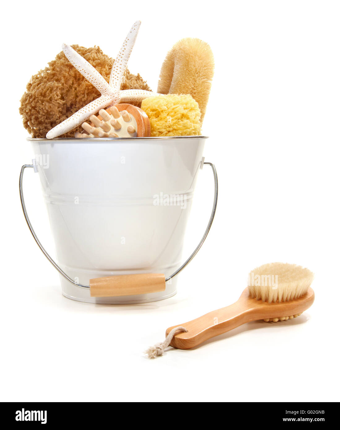 White bucket filled with sponges and scrub brushes Stock Photo - Alamy
