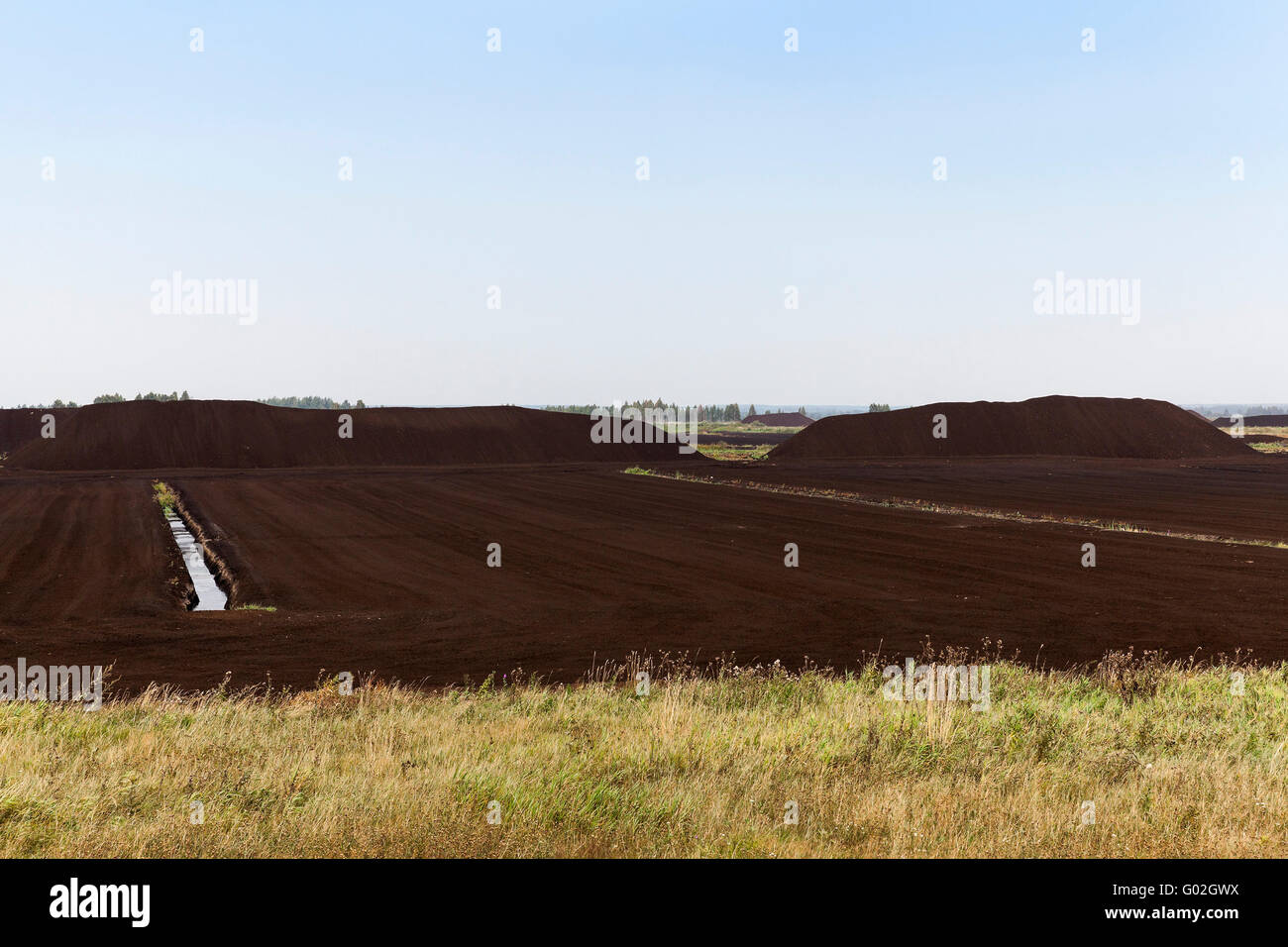 extraction of peat Stock Photo - Alamy