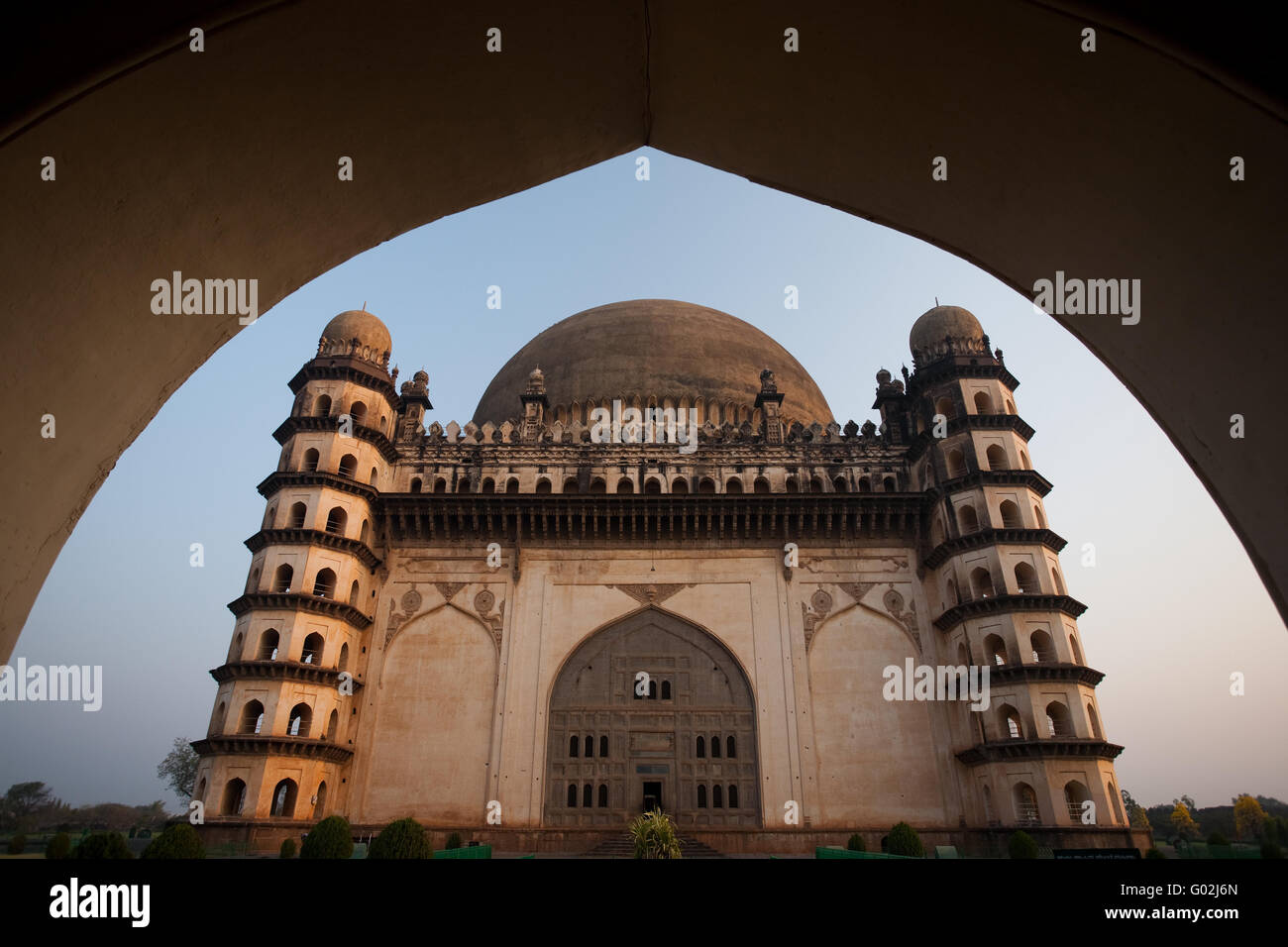 Main entrance arch hi-res stock photography and images - Alamy