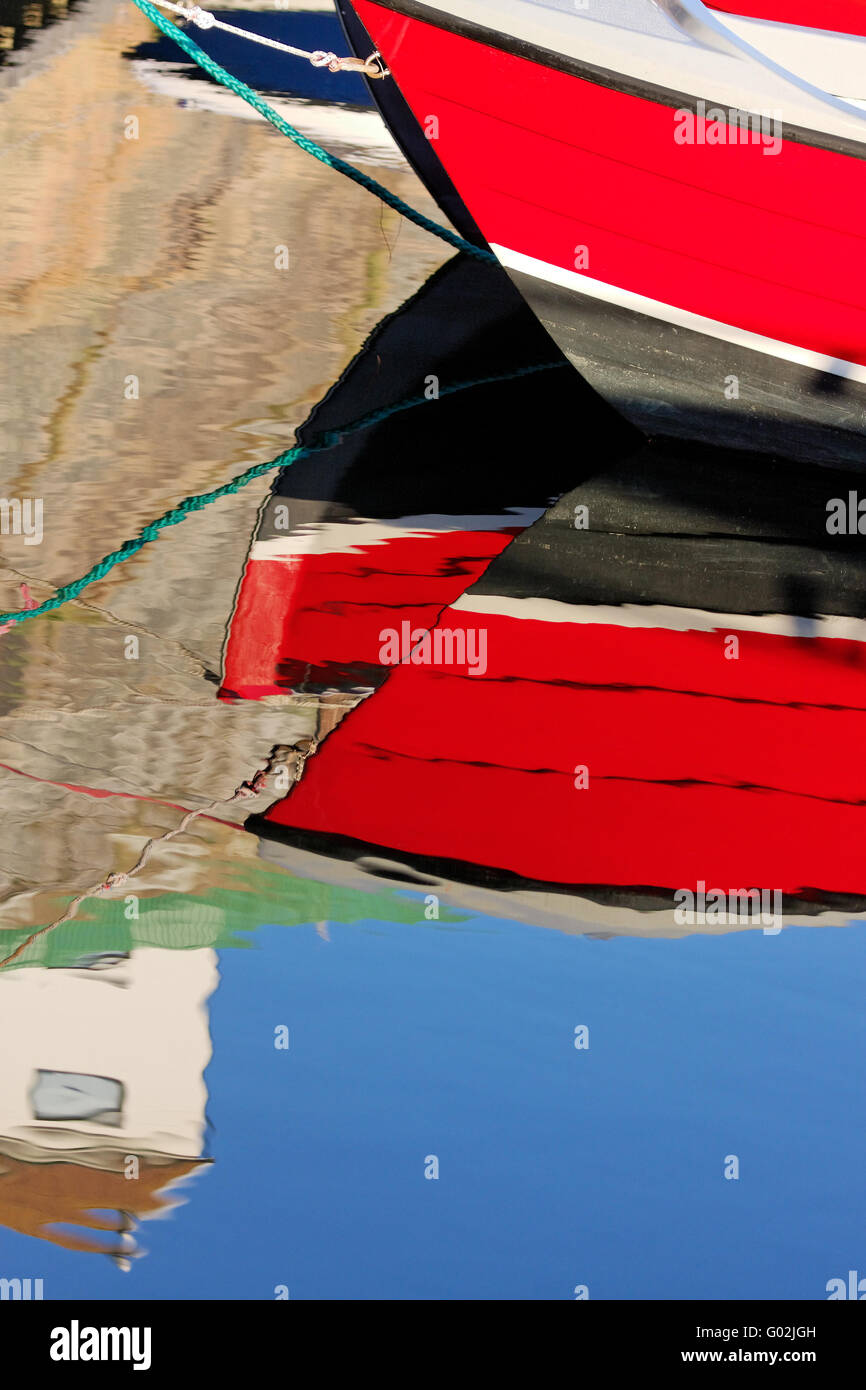 Reflections of boats in the harbour Stock Photo - Alamy