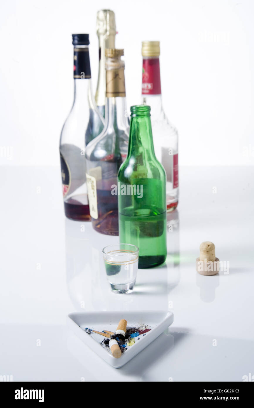 alcoholic drinks and cigarettes Stock Photo - Alamy