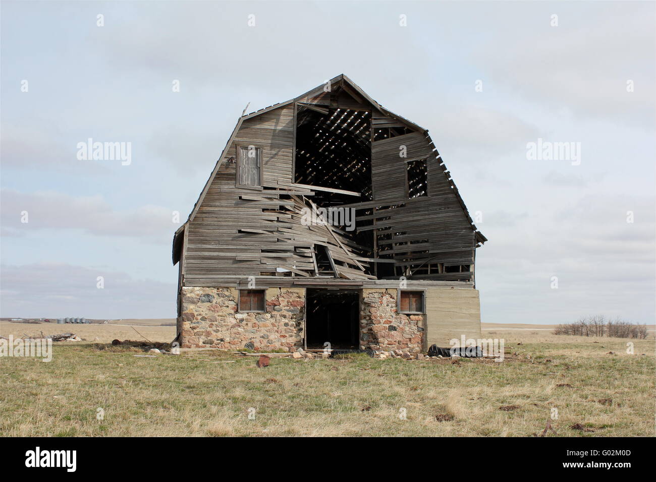 An abandoned barn on the Alberta prairie Stock Photo - Alamy