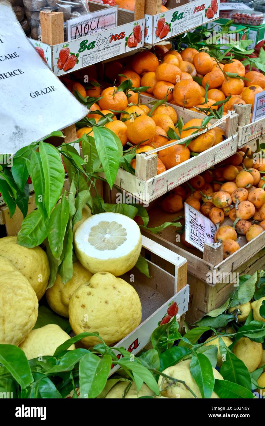 Fresh fruit at the market Stock Photo - Alamy