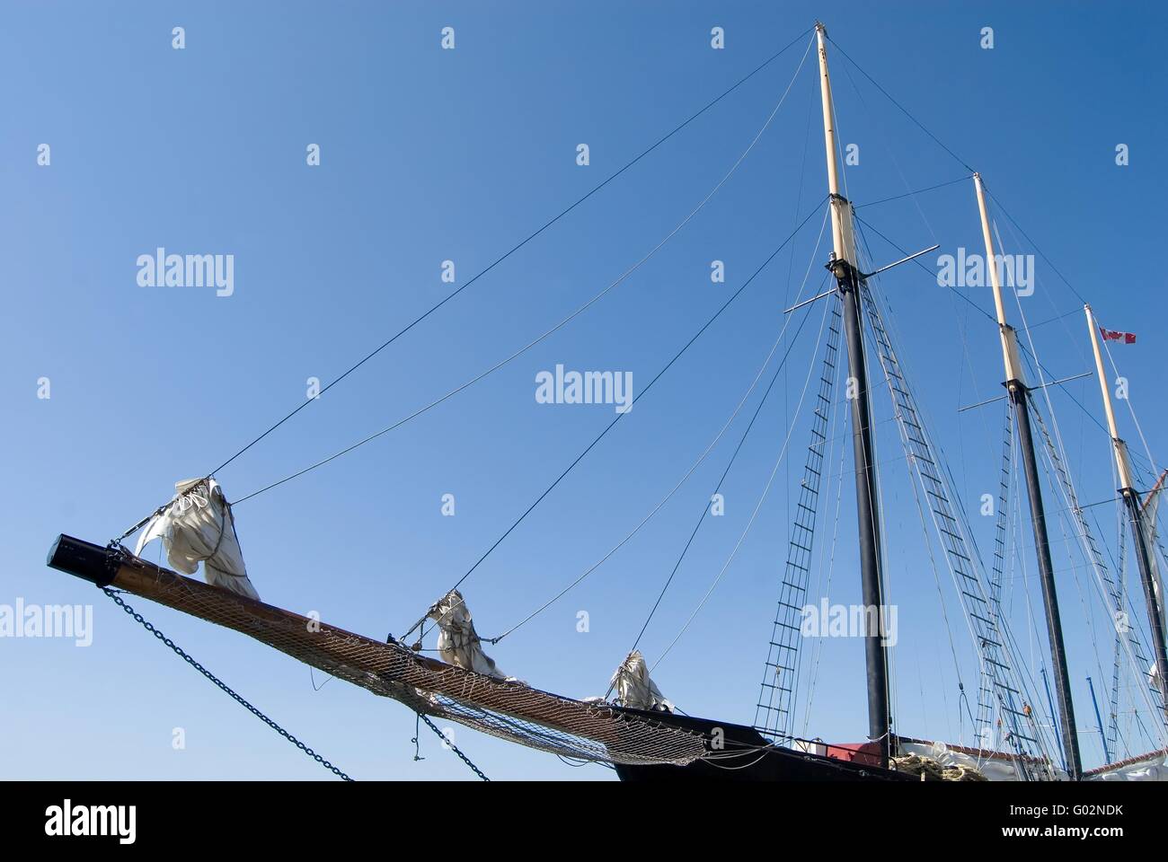 Old fashioned ship boat rigging hi-res stock photography and images - Alamy