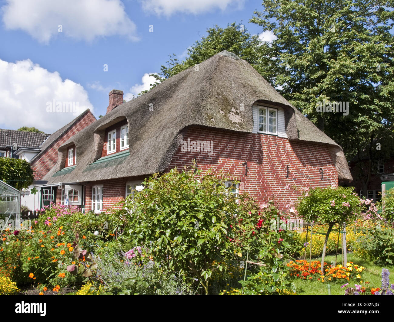 Frisian House with Cottage Garden in Nieblum, Germ Stock Photo - Alamy