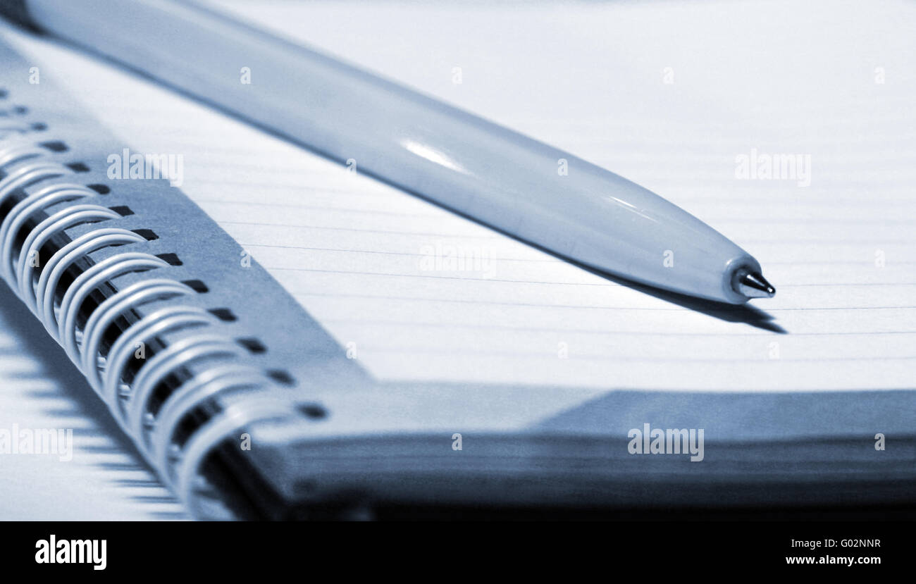 PEN ON NOTEBOOK PAPER SHEET Stock Photo - Alamy