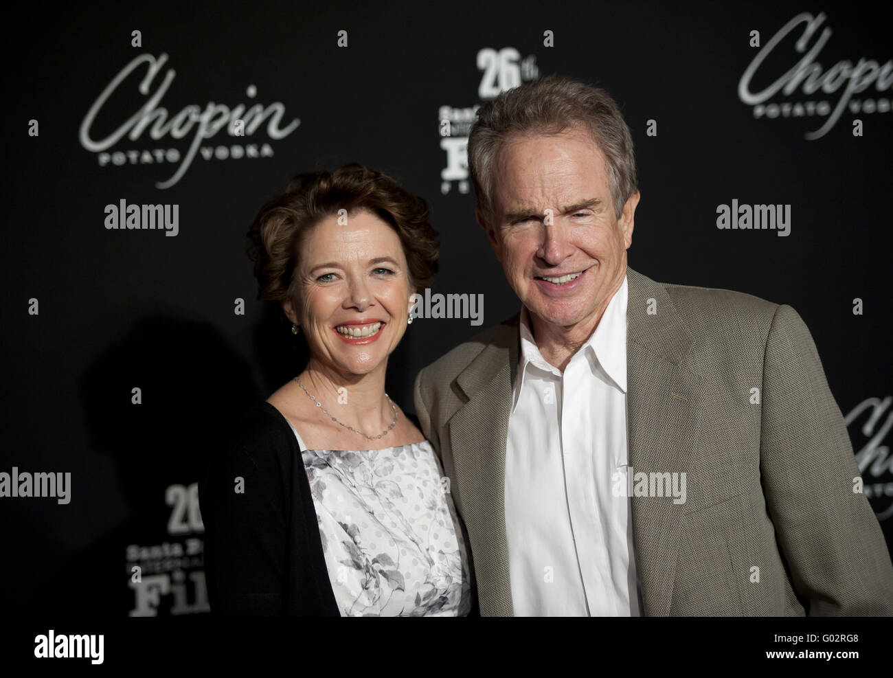 Annette Bening and husband walks the red carpet Stock Photo - Alamy